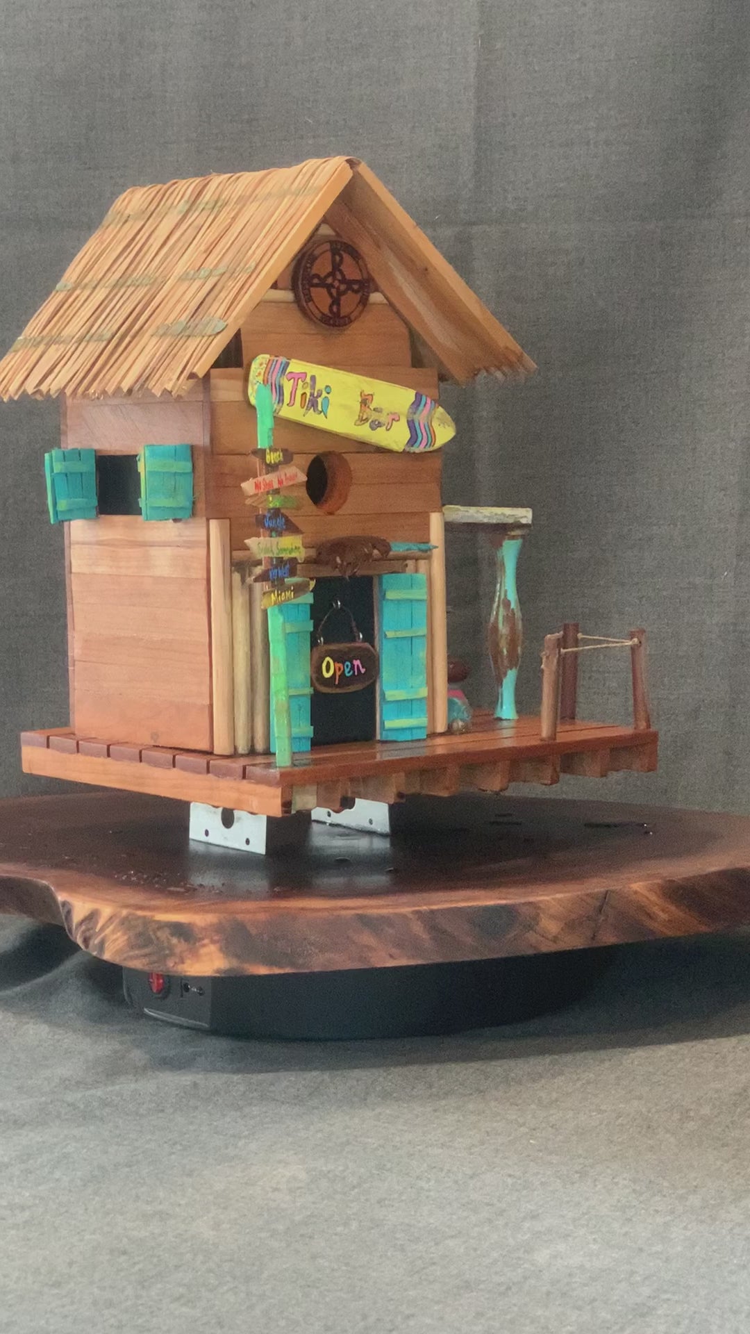 Tiki Bar Birdhouse – Peekaboobirdie